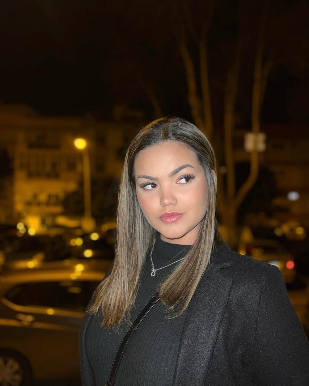 Suzanna Freitas exibe look eleito para curtir noitada em Lisboa