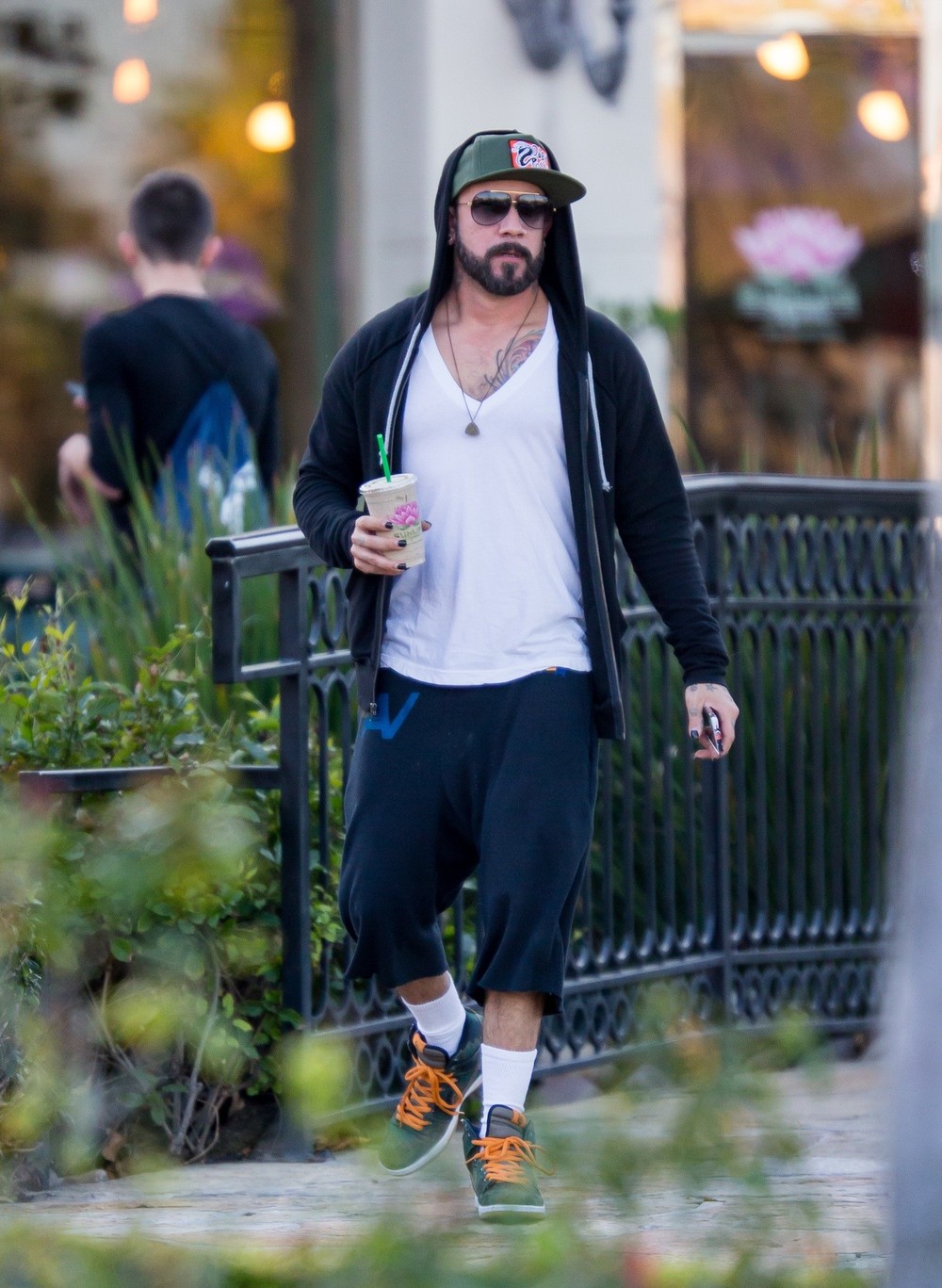 Lembra dele? Backstreet Boy AJ McLean é flagrado com unhas pintadas de ...