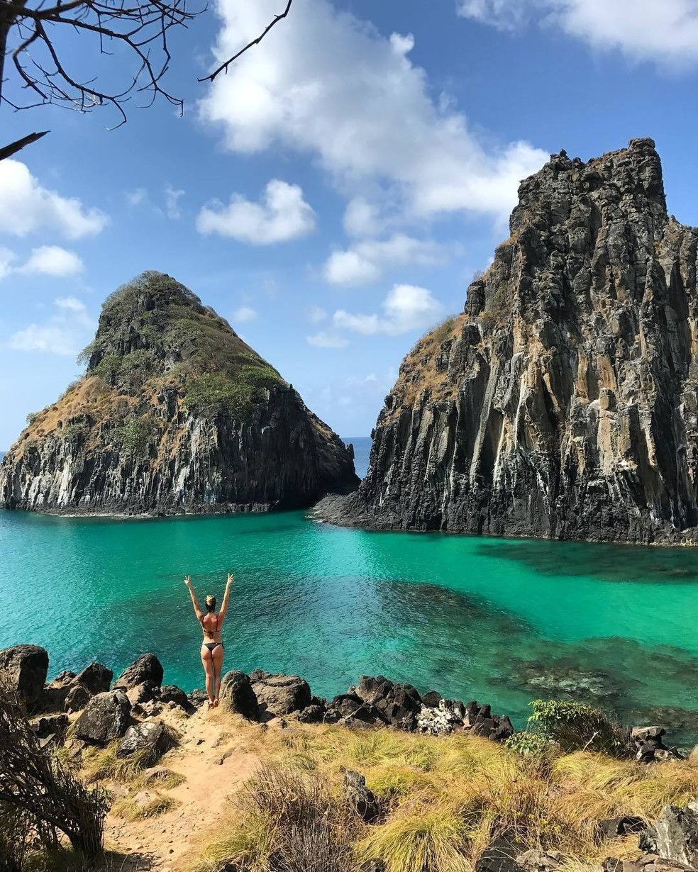 Giovanna Ewbank vira 'pontinho' em clique paradisíaco