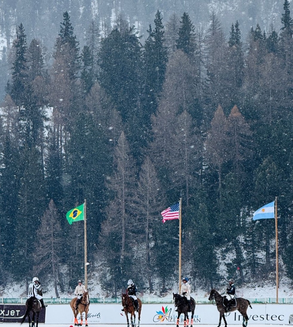 Carol Leite exibe novos cliques de férias na Suíça