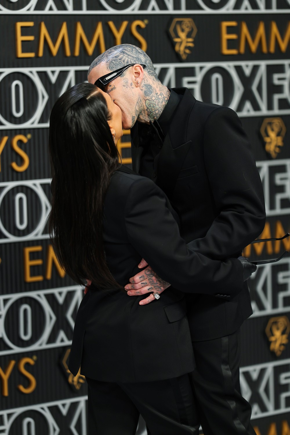 Kim Kardashian desmente rumores sobre já ter tido affair com Travis ...