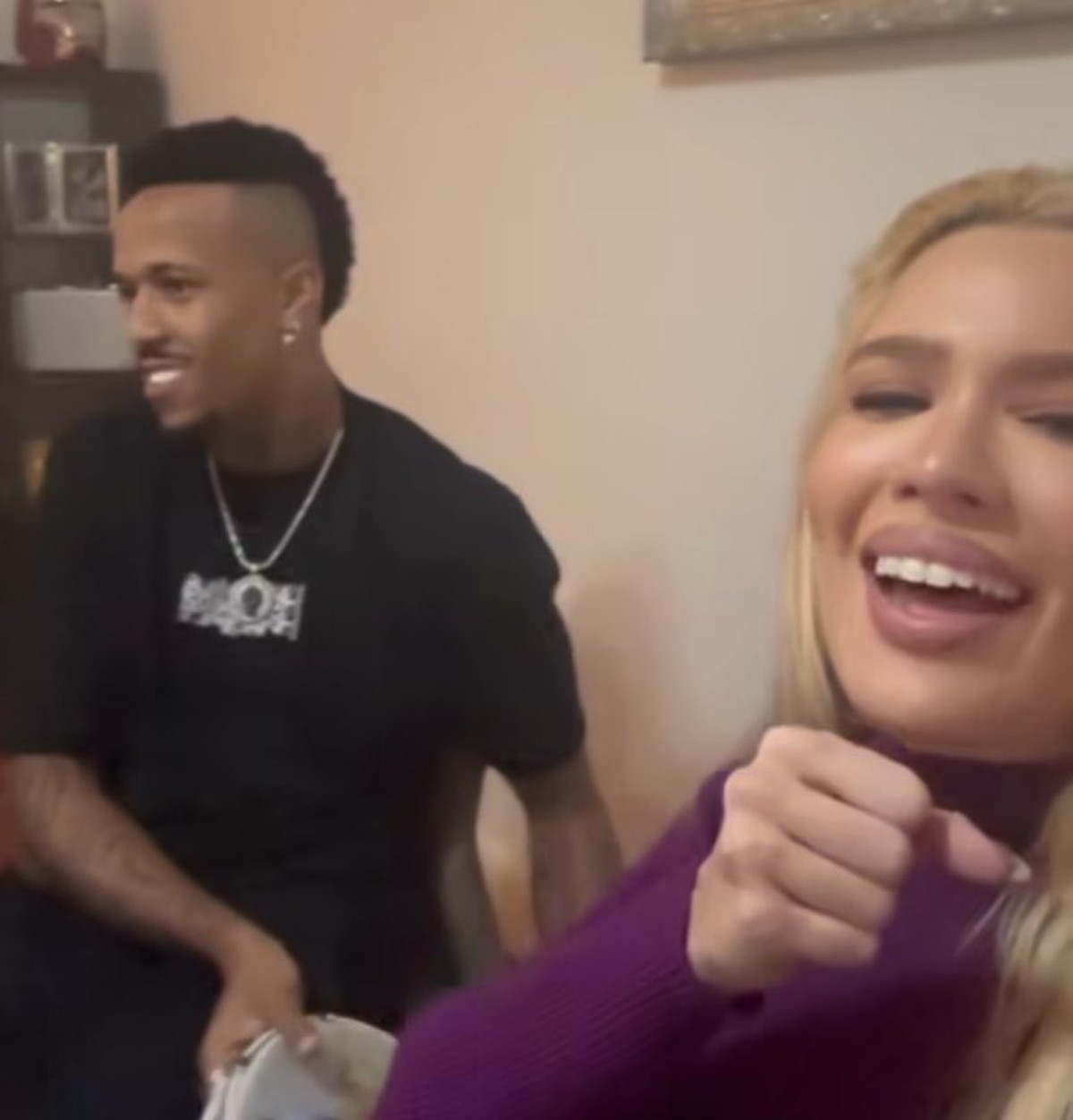 Após se lançar como cantora, Karoline Lima faz vídeo com Militão: 'Meu ...