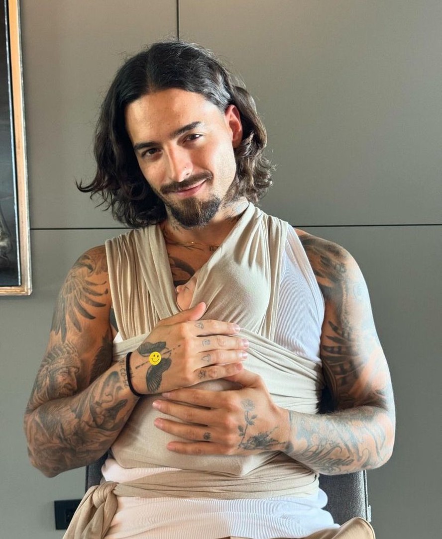 Maluma encanta seguidores ao posar com filha recém-nascida: 'Meus ...