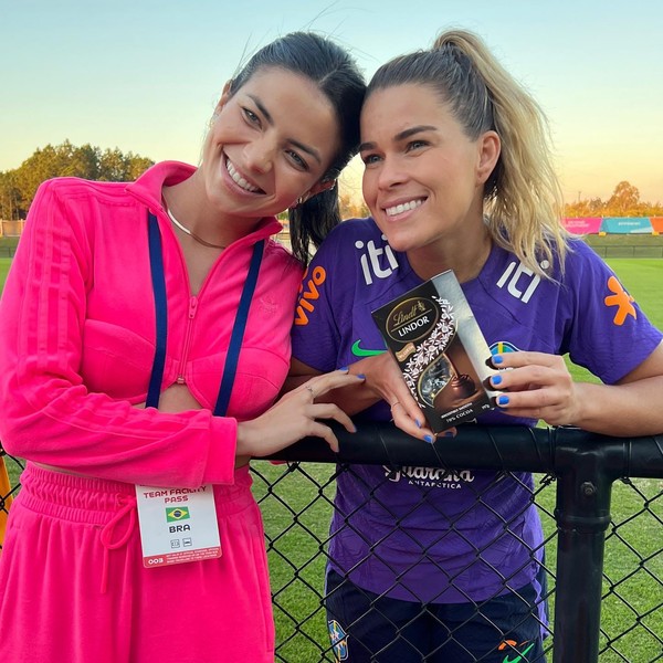 Gabi Fernandes celebra 1 ano de namoro com Tamires