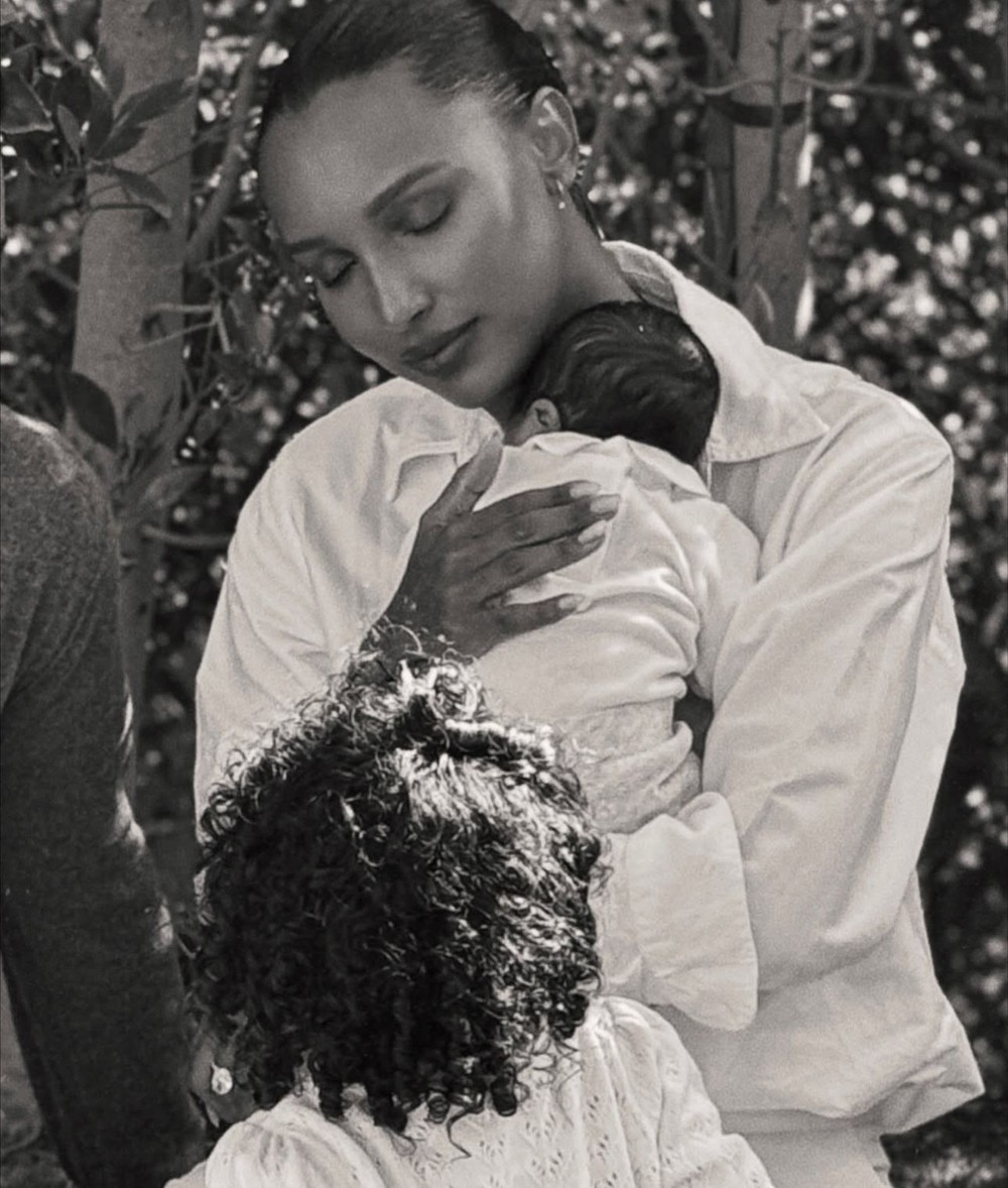 Jasmine Tookes celebra chegada do segundo filho, Mateo