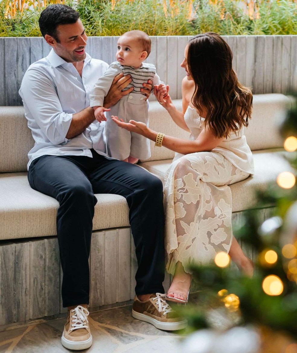 Carol Celico posta foto com os filhos e celebra momento: 'Grudada nos ...