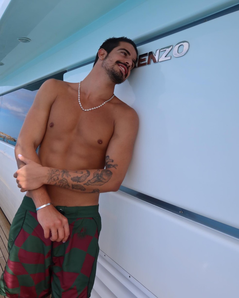 Enzo Celulari abre álbum de viagem a Espanha