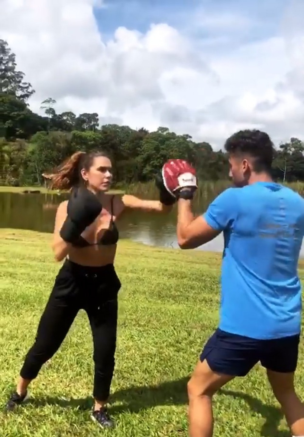 Mari Goldfarb faz treino pré-casamento