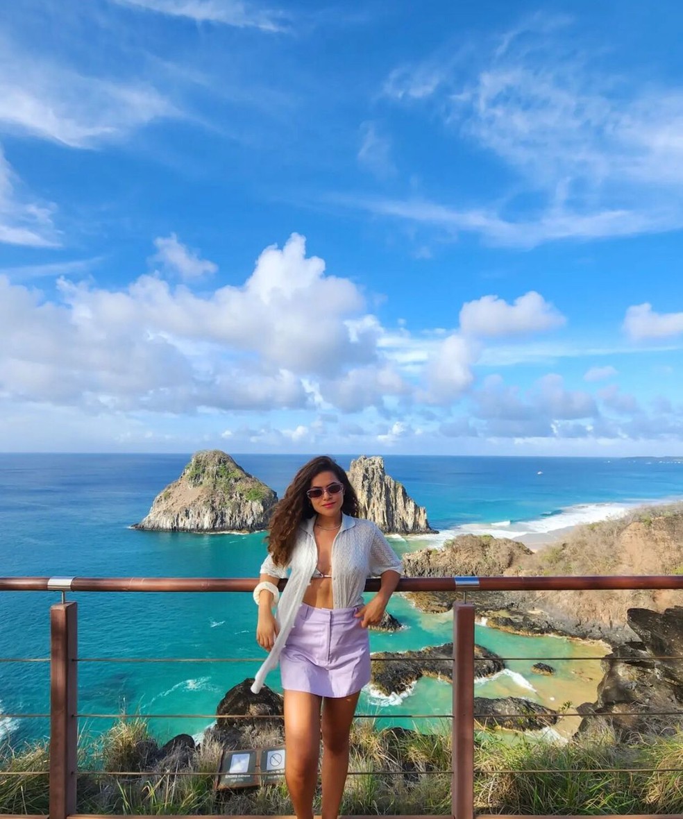 Maísa Silva fica deslumbrada ao conhecer Fernando de Noronha