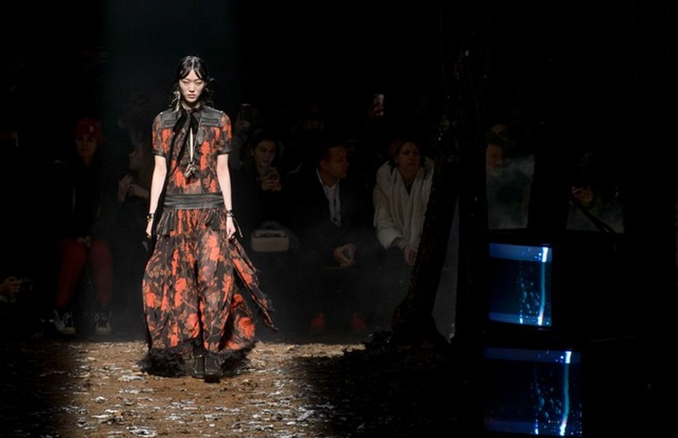 Coach 1941 leva perfume dark na semana de moda de NY