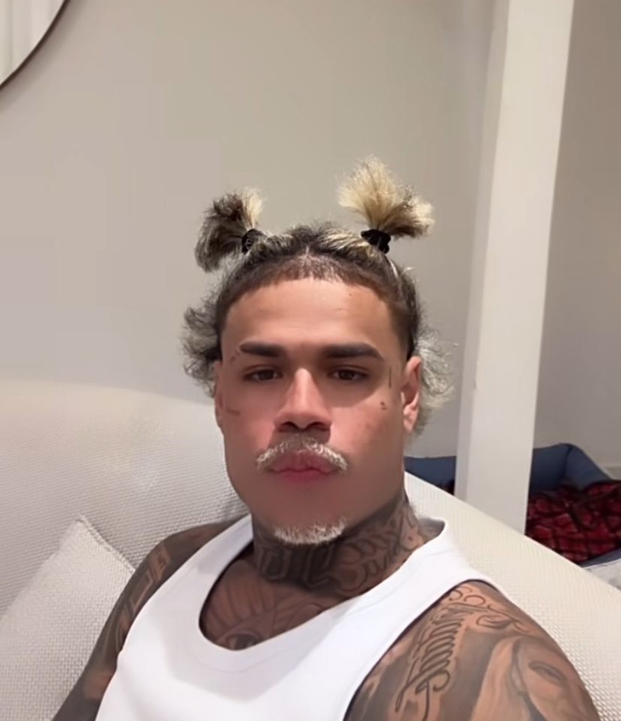 MC Cabelinho diverte seguidores com penteado: 'Xuxinha'