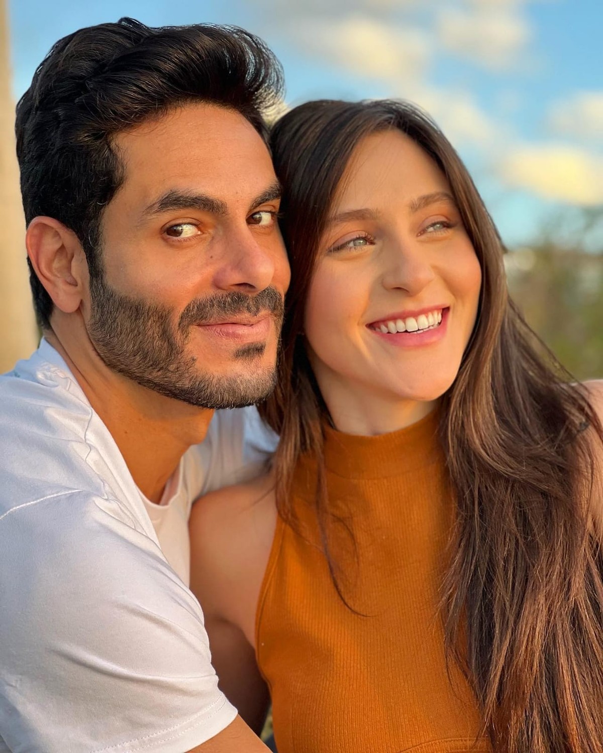 Rodolffo exibe momento romântico com a namorada, Thayla Lacerda