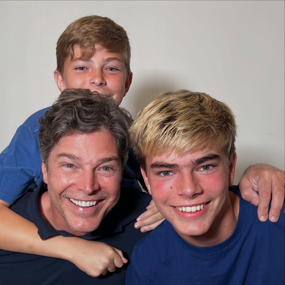 Semelhança entre filhos de Erik Marmo chama atenção na web: 'Clone'
