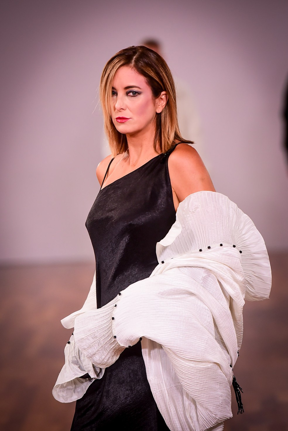 Ticiane Pinheiro brilha na passarela do SPFW