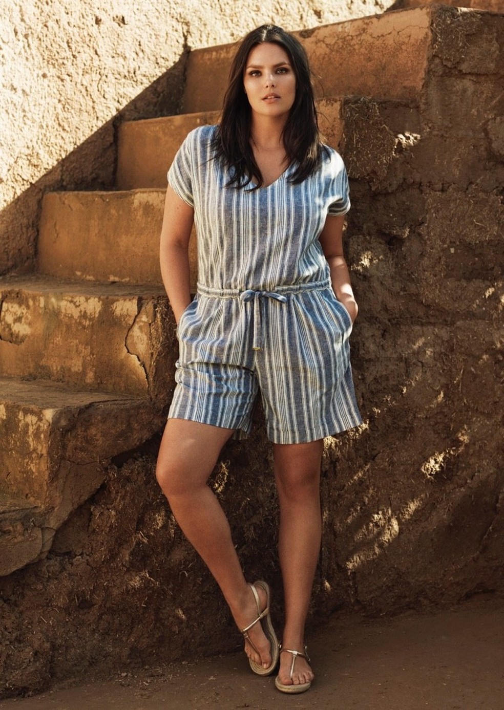 Plus Size Candice Huffine mostra suas curvas na campanha da Violeta