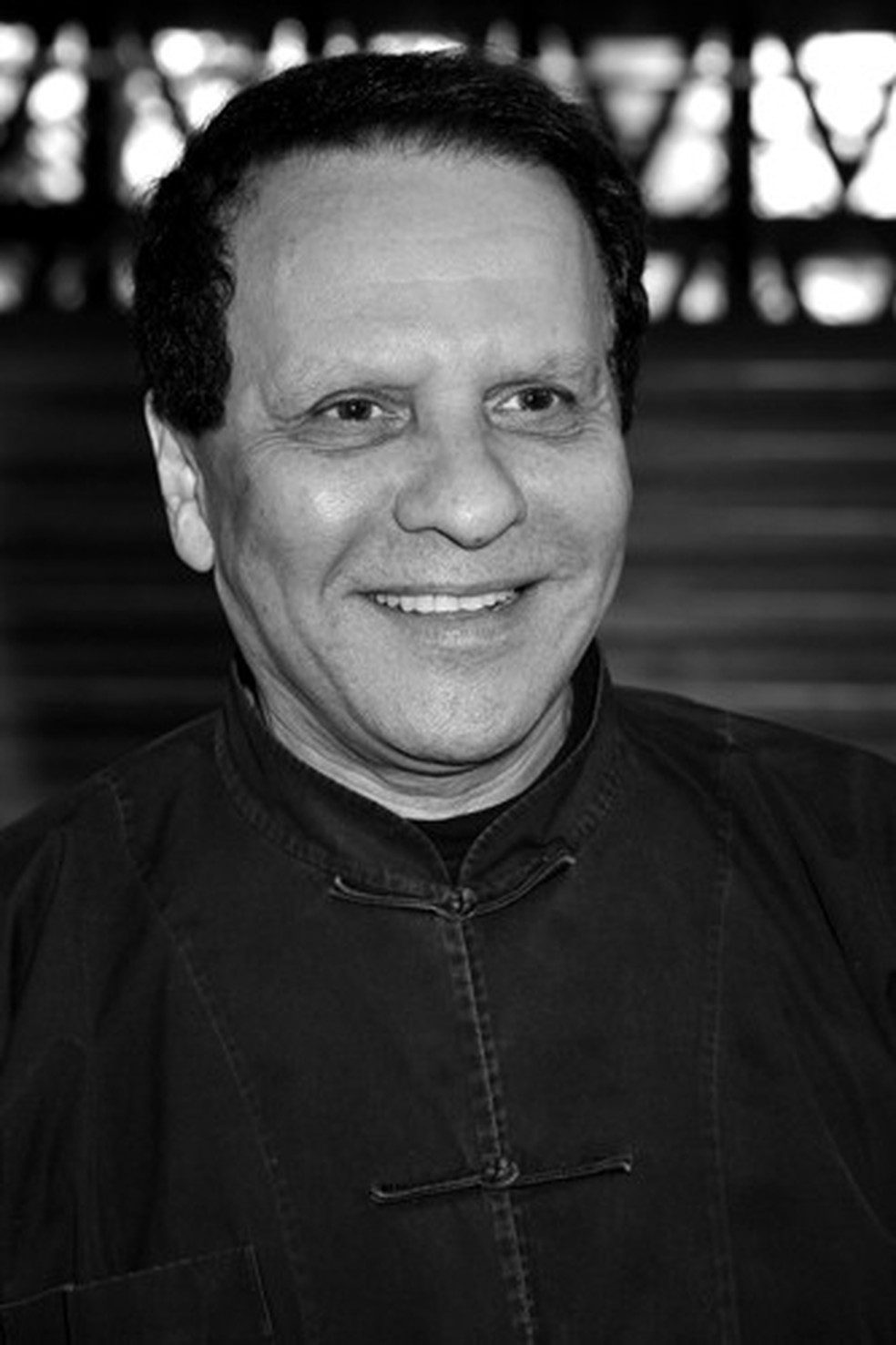 Azzedine Alaïa terá fragrância e linha de cosméticos