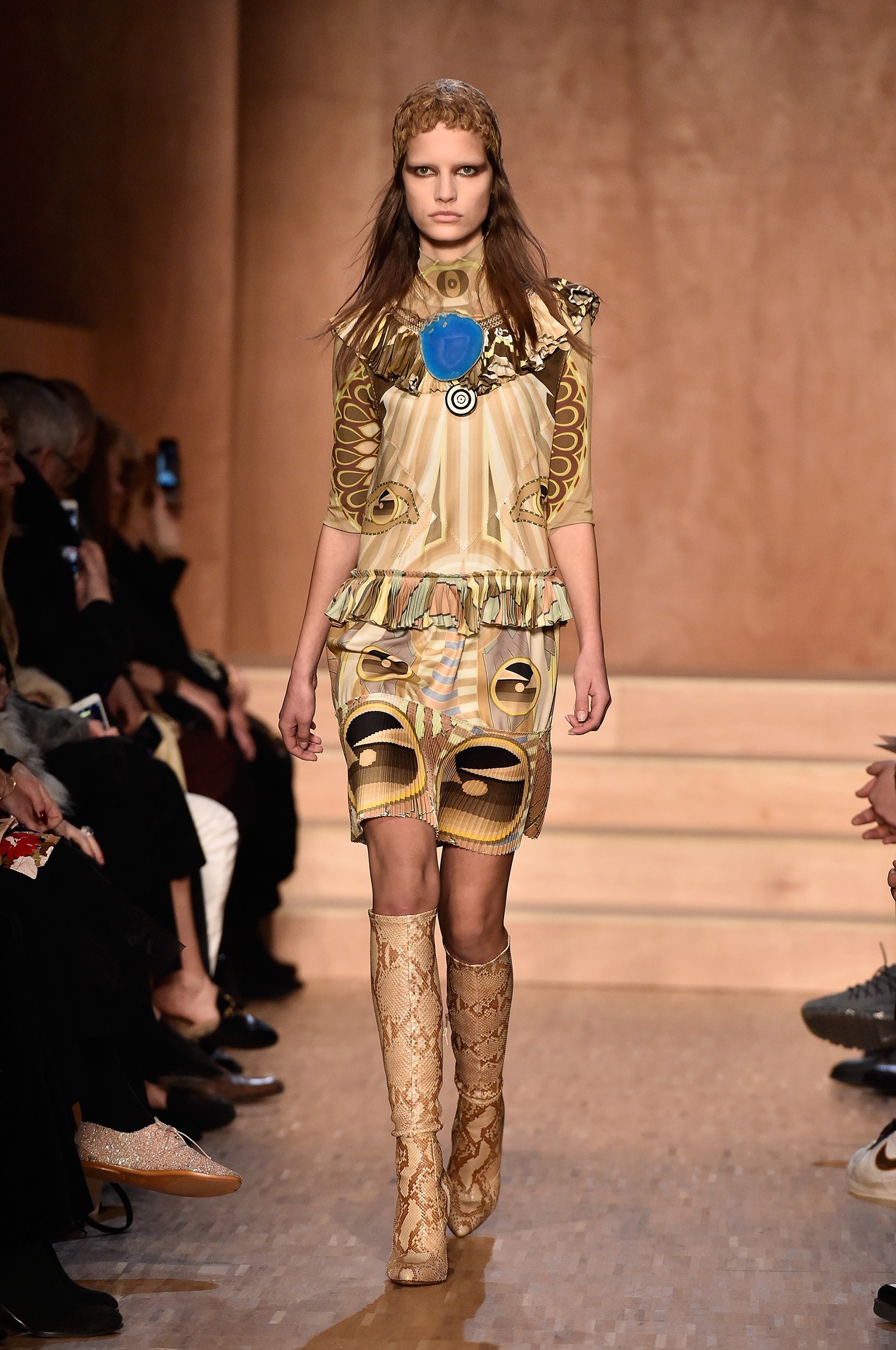 Givenchy funde referências vitorianas e do Antigo Egito no inverno 2017