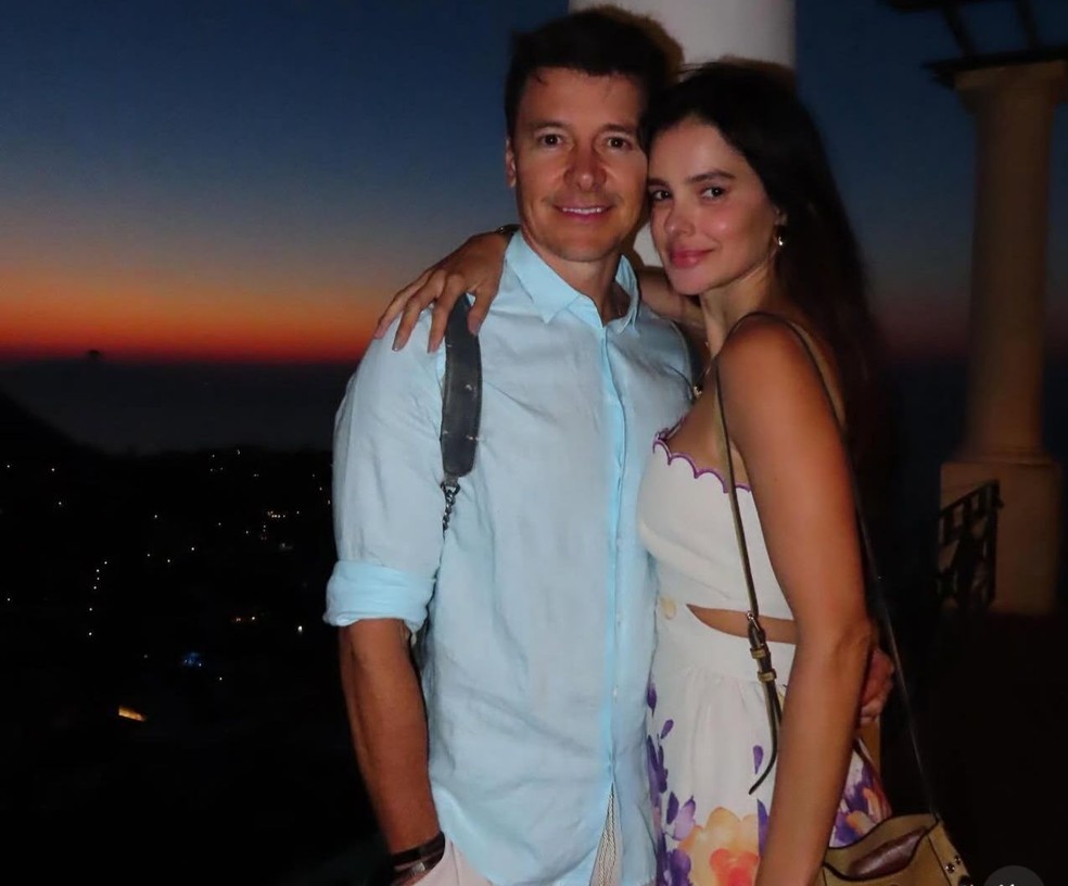 Vera Viel posa com Rodrigo Faro e as filhas na Itália: 'Dias especiais'