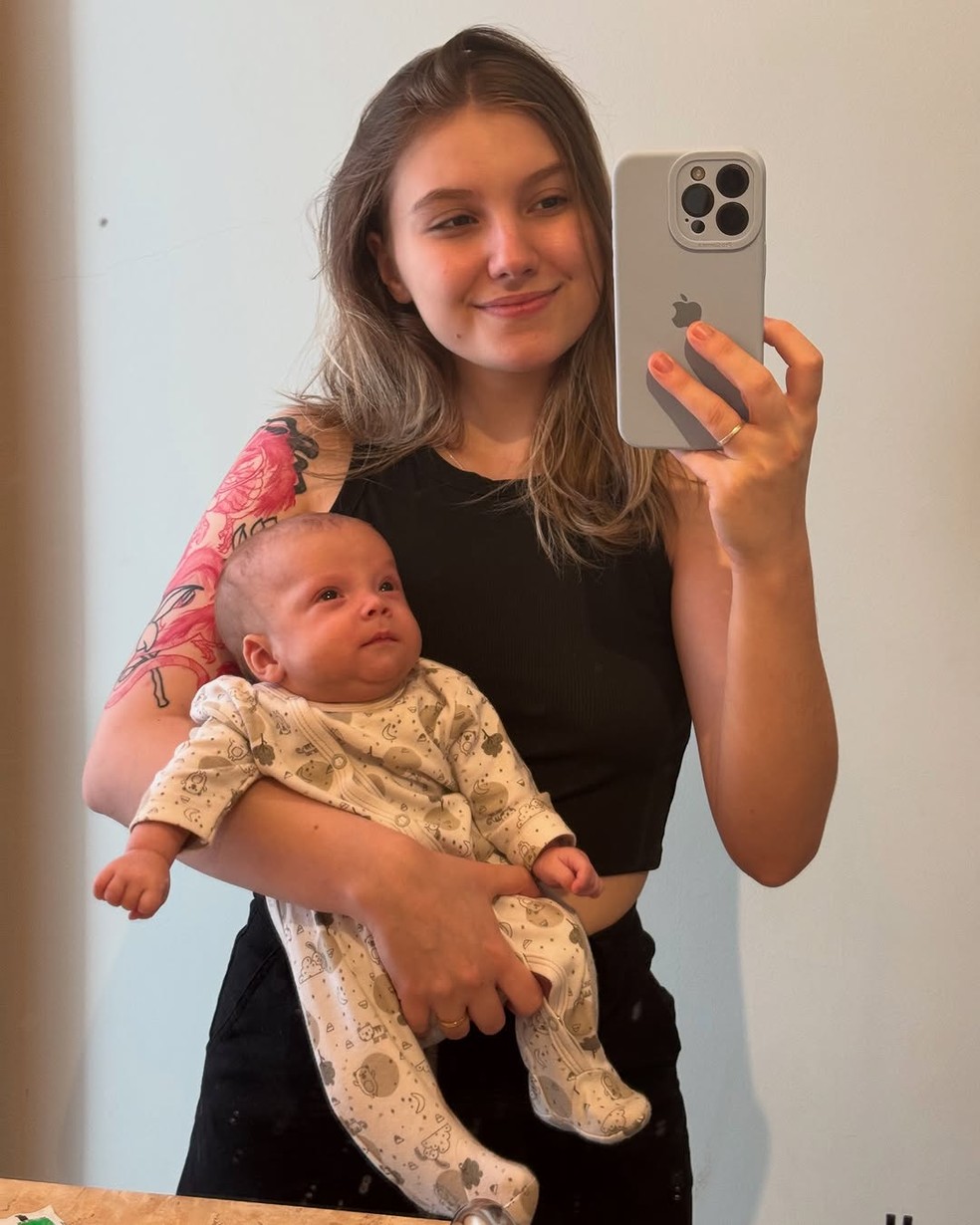 Em meio à luta contra o câncer, Isabel Veloso exibe cliques ao lado do ...