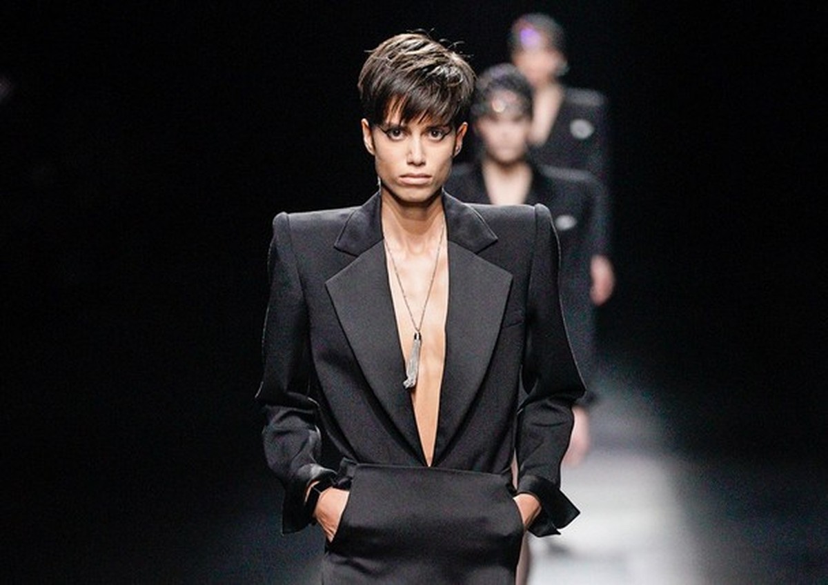 Anna Herrera: a brasileira que abriu o desfile da Saint Laurent