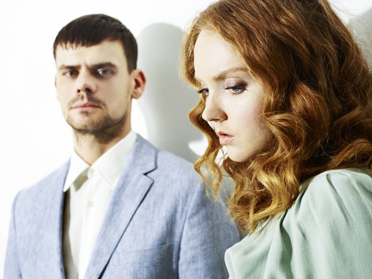 Chic Outlet Shopping recebe primavera com instalações florais de Mark Colle