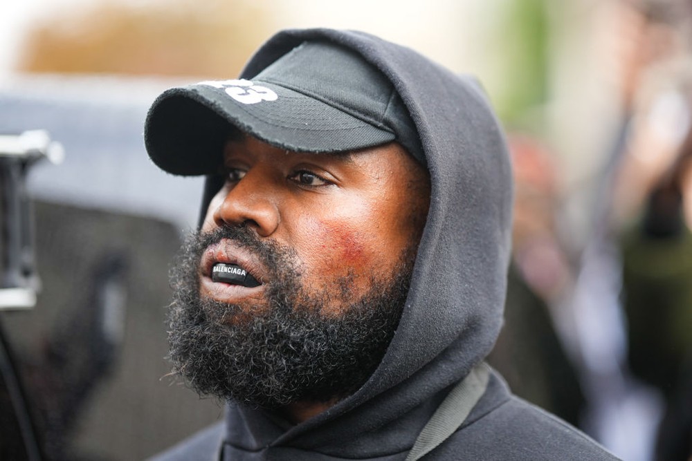 Kanye West diz que vai vender peças de collabs com Balenciaga e Adidas ...
