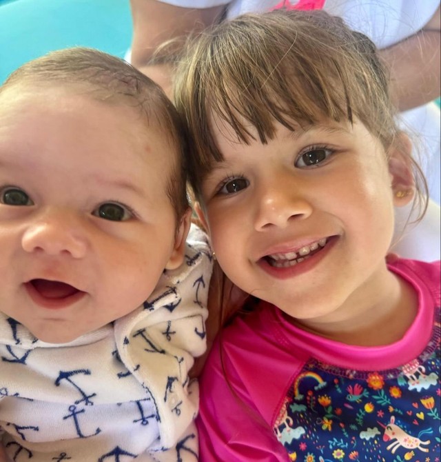 Virginia exibe novo registro dos filhos e web compara: 'Parecidos demais'