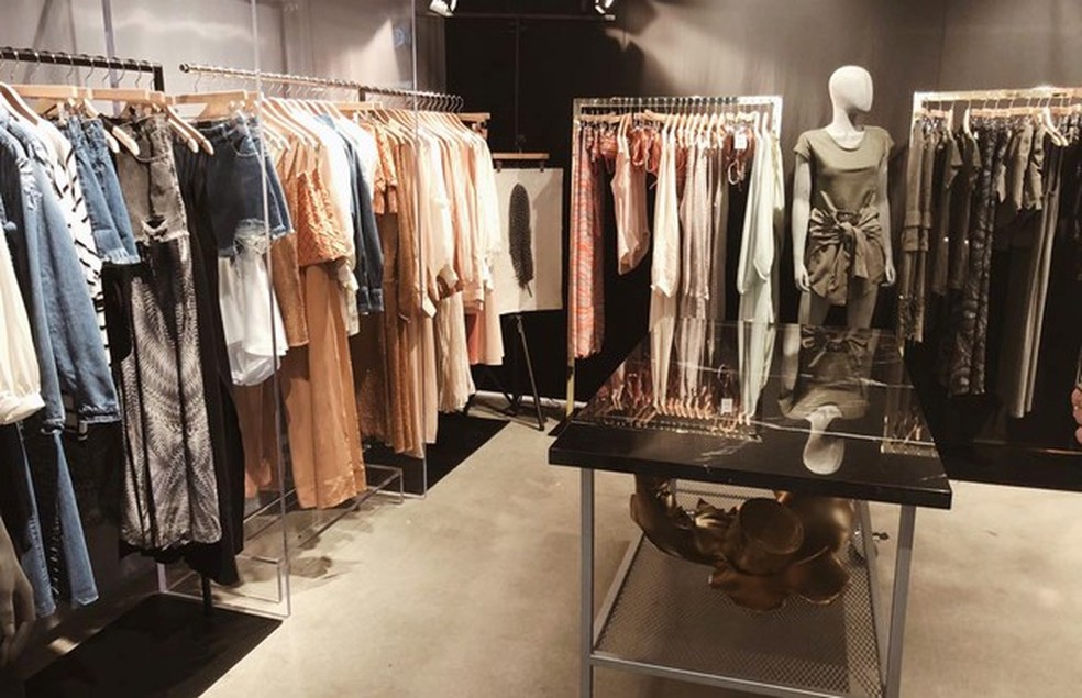 Rosa Chá estreia na NYFW e Vogue entrega o que você vai ver na passarela