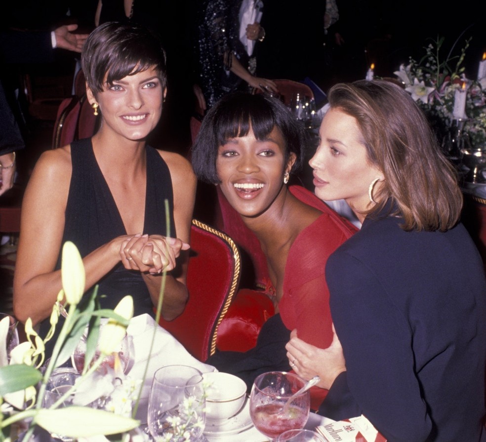 Ninguém dominou o estilo modelo off-duty como as supermodelos dos anos ...
