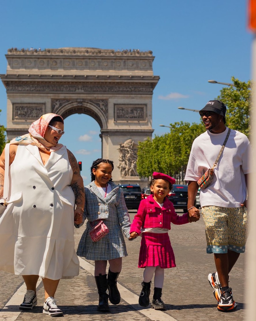 Thais Carla aposta e look estiloso para curtir viagem a Paris com a ...