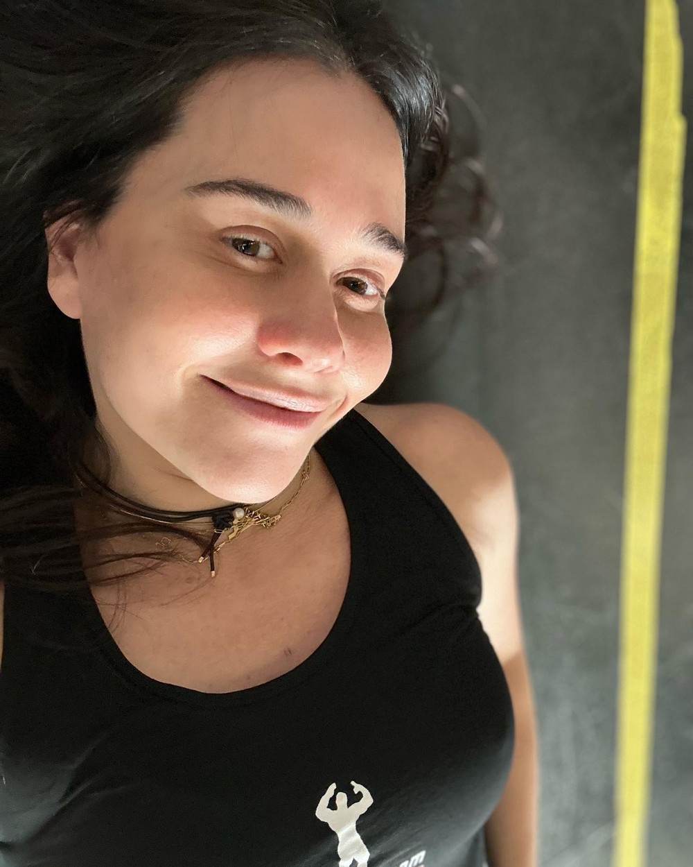 Alessandra Negrini exibe rotina na academia