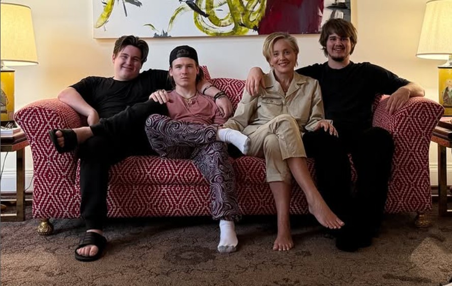 Sharon Stone posta foto rara com filhos adotivos para celebrar a Páscoa