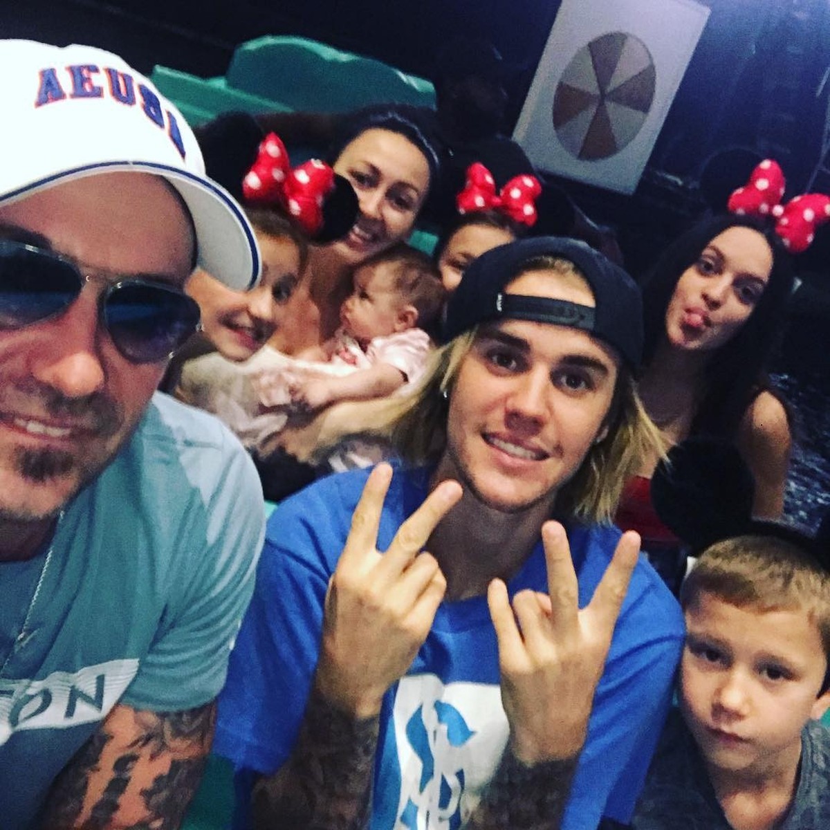 Justin Bieber curte parque temático com a família