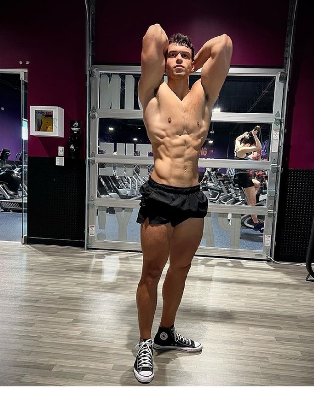 Victor Alexandre mostra resultado de treino pesado