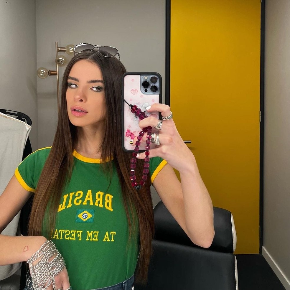 Giulia Be entra em clima de Copa do Mundo: 'O Brasil está em festa'