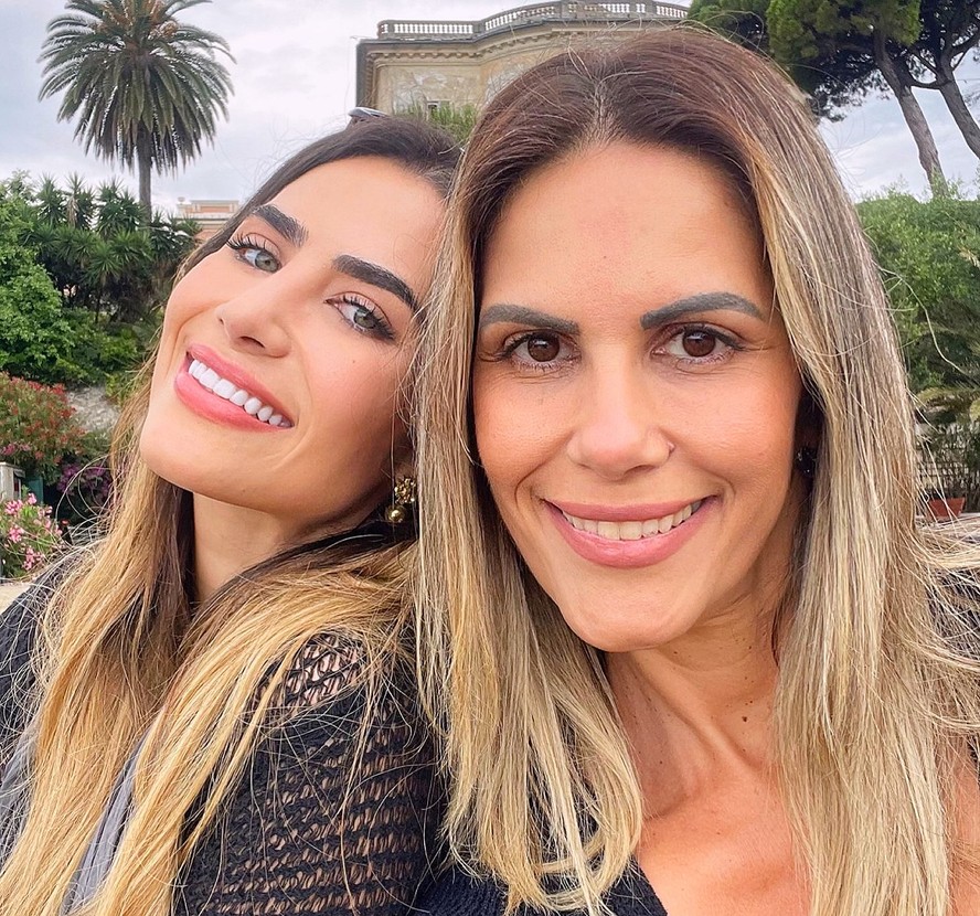 Jéssica Beatriz, filha de Leonardo, aproveita viagem pela Itália com a mãe