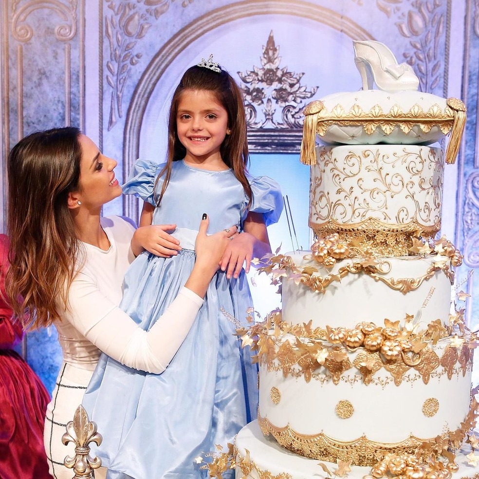 Carol Celico comemora aniversário de filha com homenagem nas redes sociais