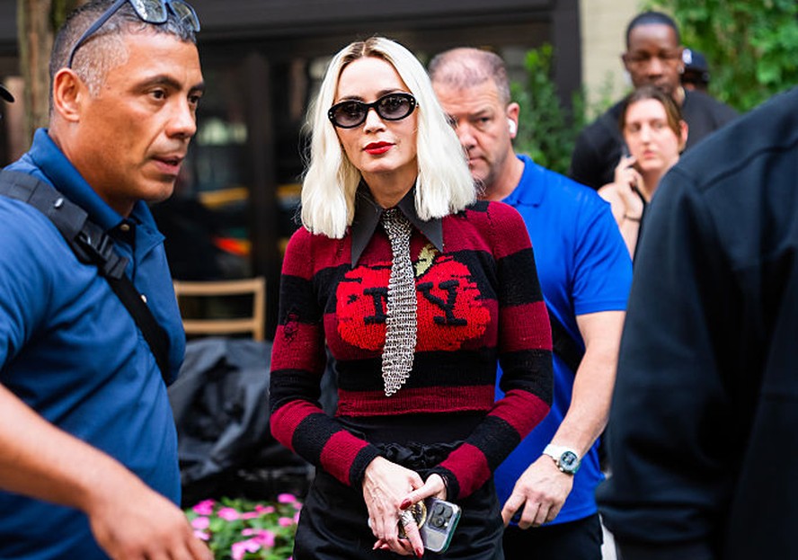 Emily Blunt surge loira platinada em 'O Diabo Veste Prada 2'; confira o ...