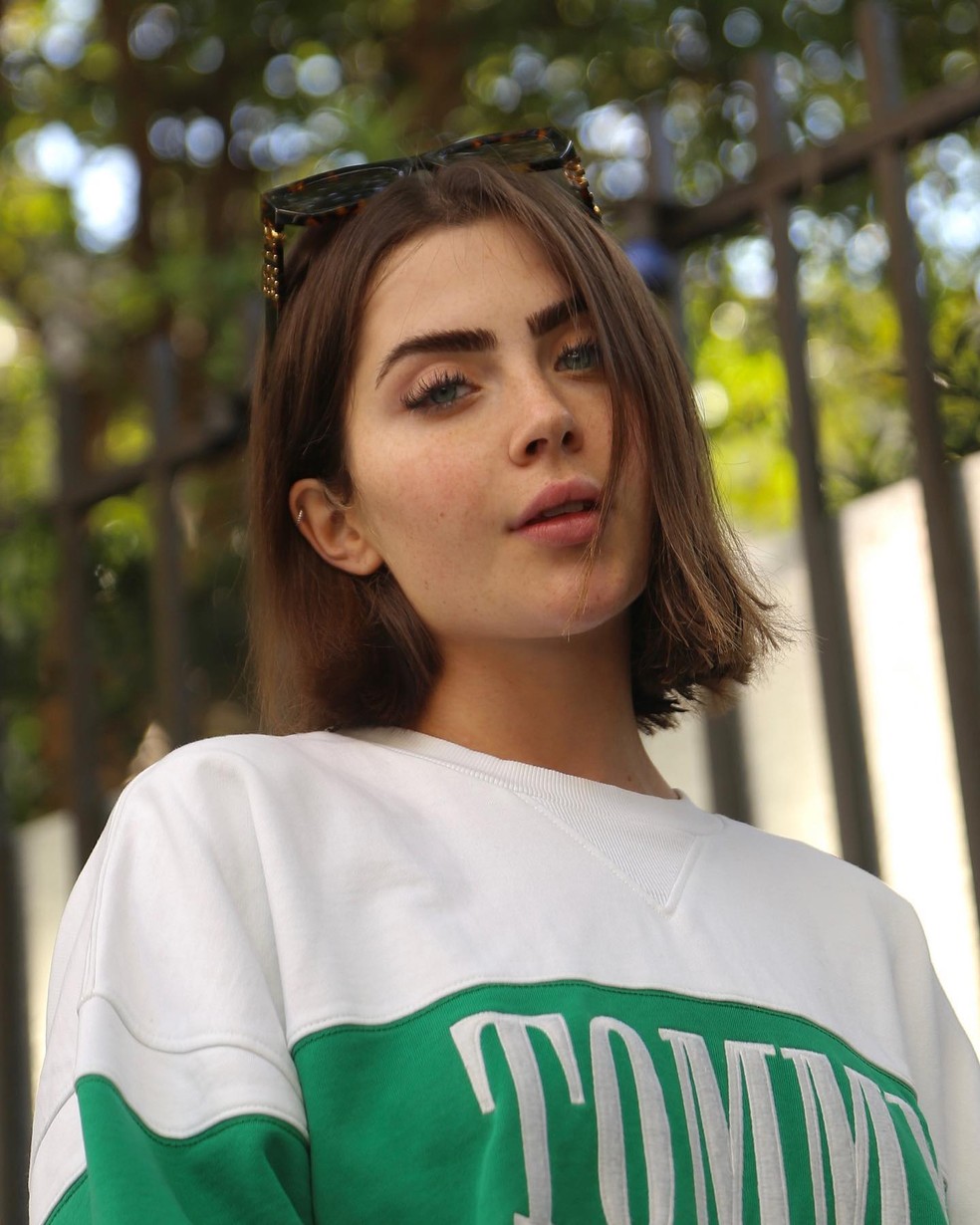 Jade Picon curte o feriado com look despojado