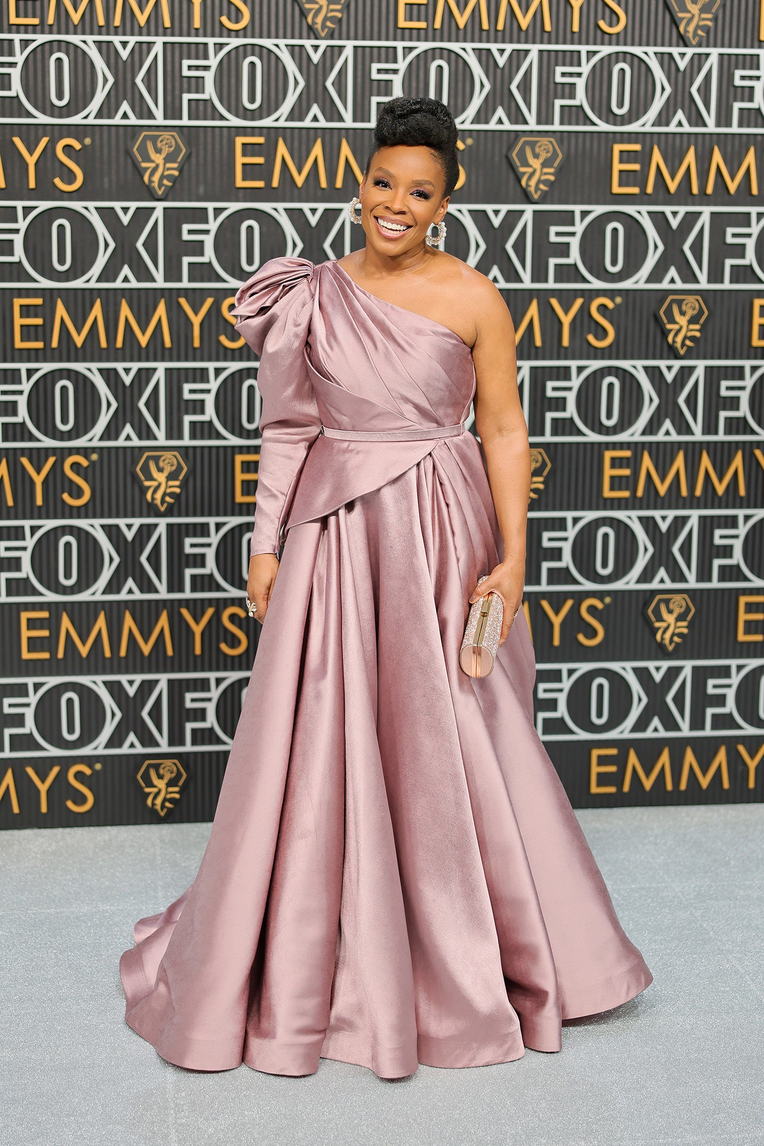 Emmy Awards: confira os looks do tapete vermelho da 75ª edição