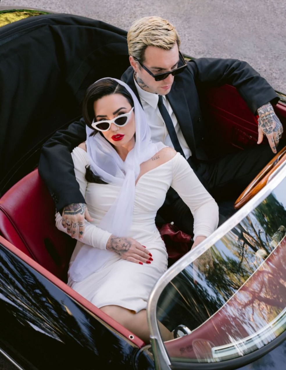 Demi Lovato exibe ensaio pre-Wedding com Jordan Lutes