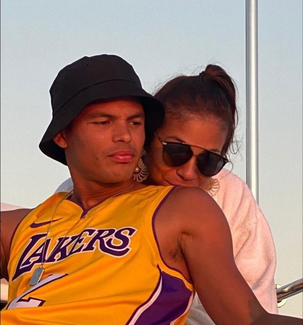 Belle Silva faz homenagem de aniversário para o marido, Thiago