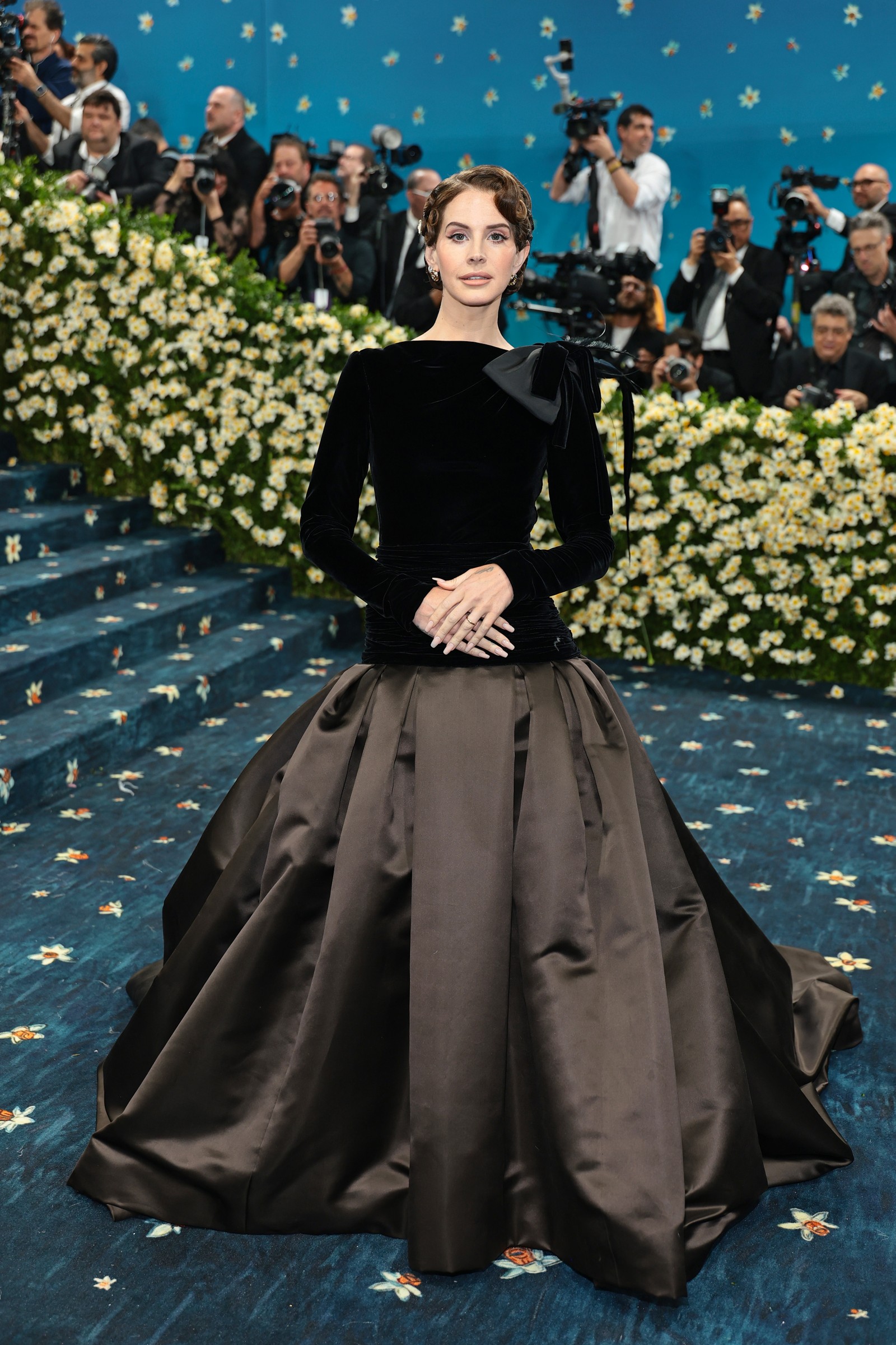 Met Gala 2025: Sydney Sweeney investe em look cheio de brilhos para o red carpet