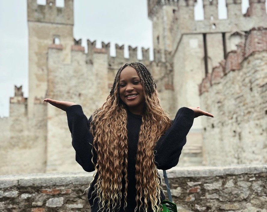 Rebeca Andrade publica fotos em castelo na Itália e brinca: 'Sou uma ...