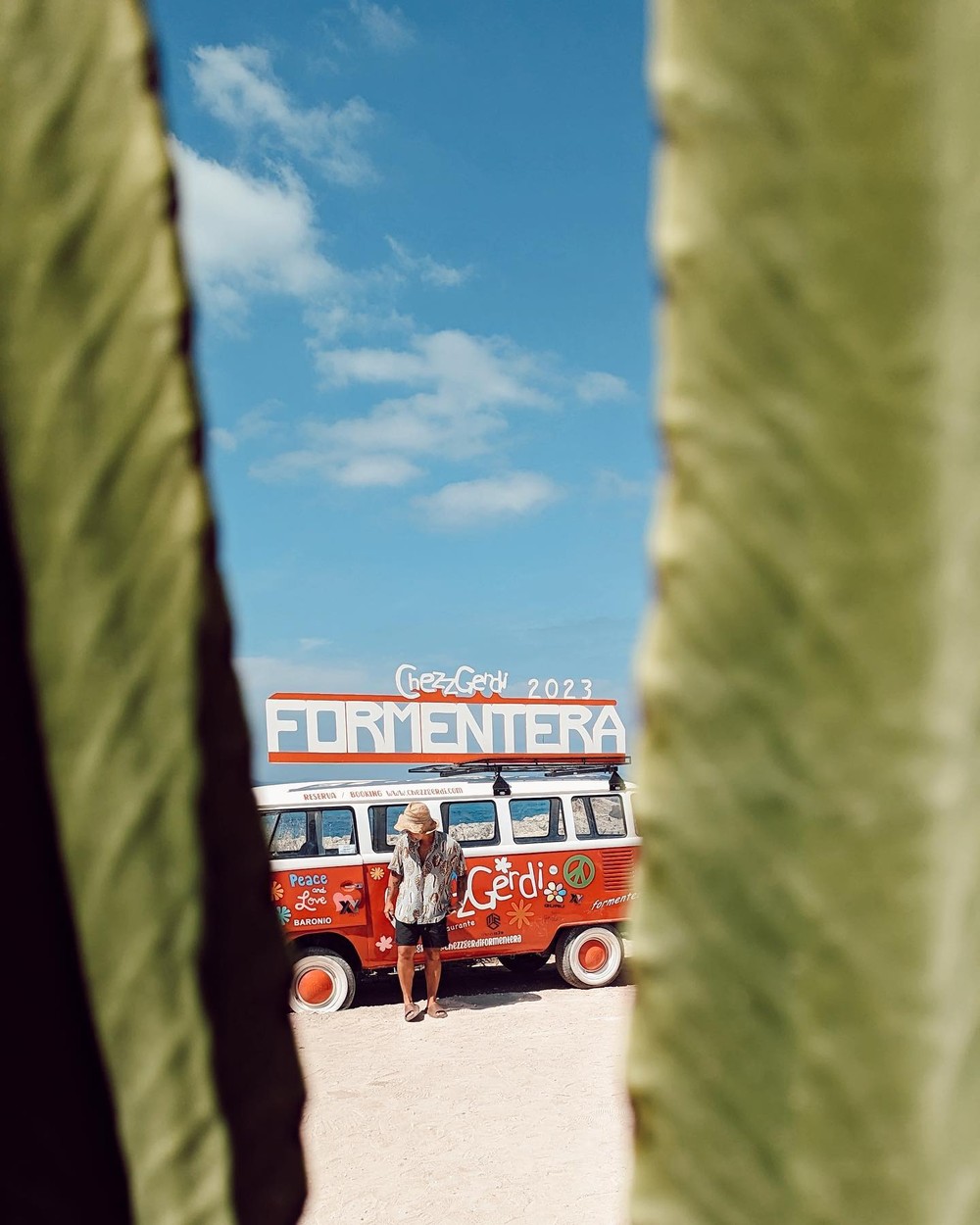 Bruno Gagliasso abre álbum de passeio a Formentera