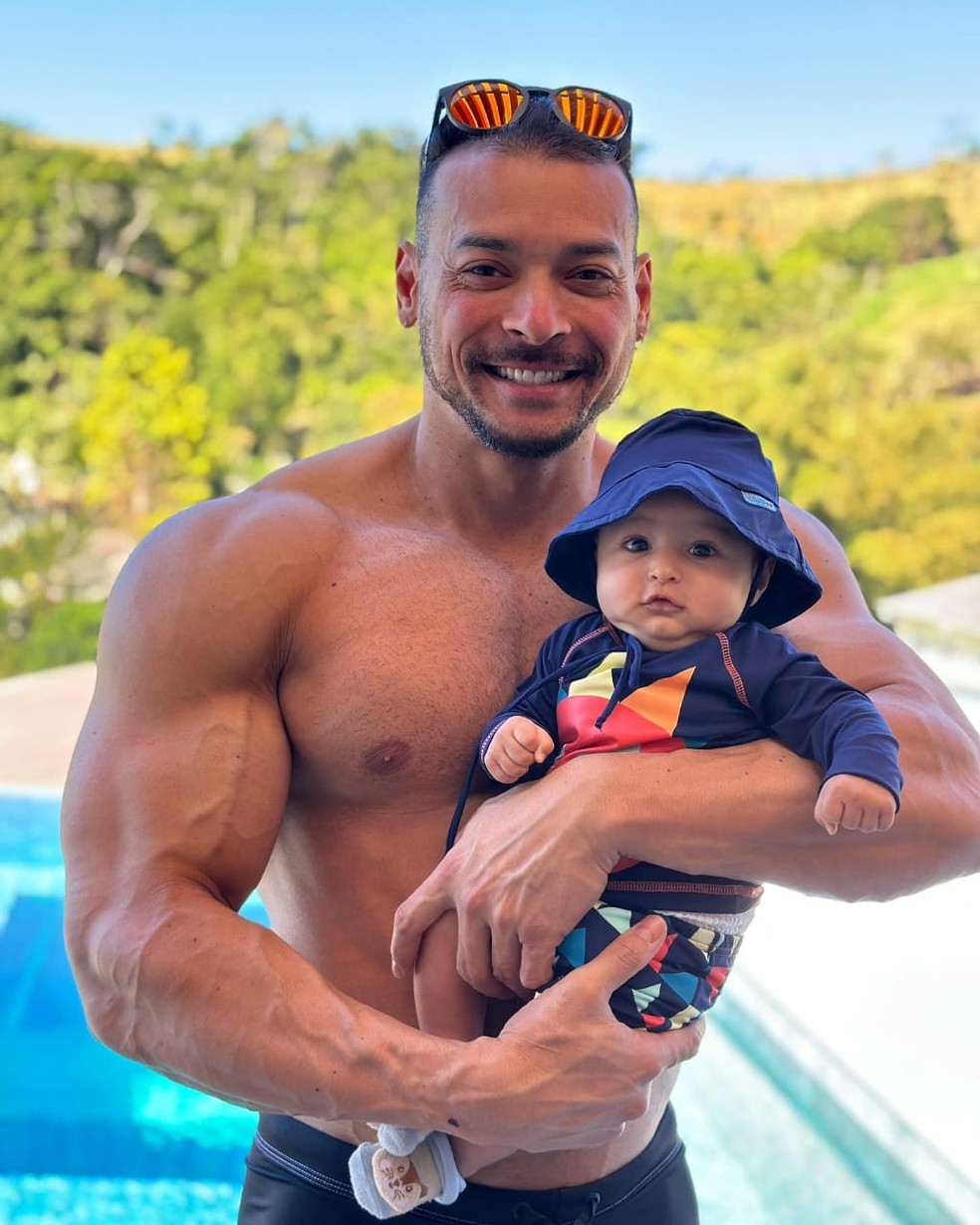 Felipe Franco abre álbum de viagem com a família