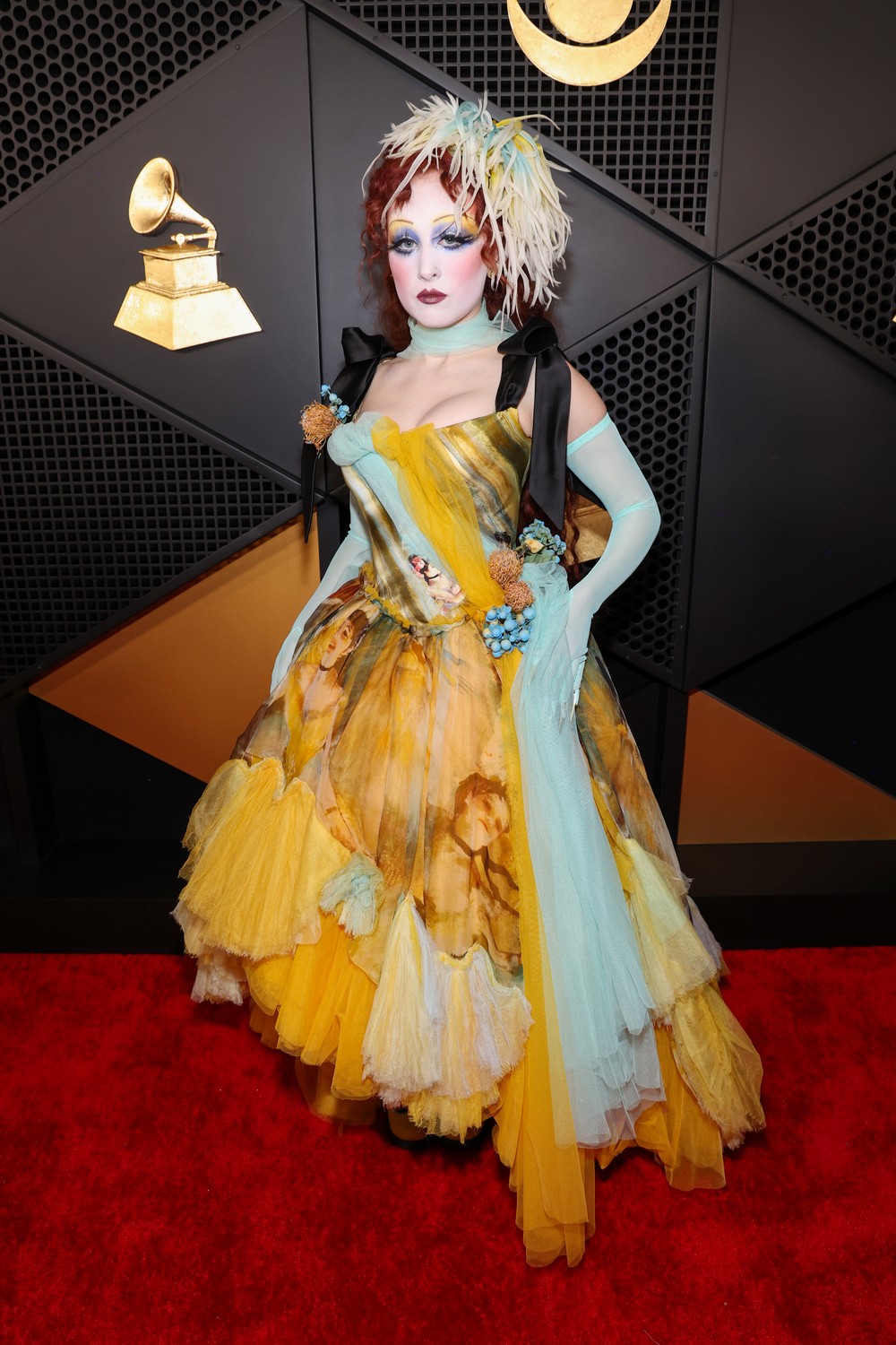 Chappell Roan chega ao Grammy 2025 com look vintage de 2003 de Jean ...