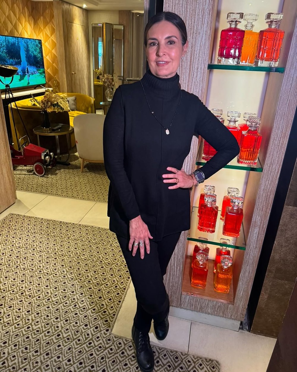 Fátima Bernardes exibe looks escolhidos para a viagem a Paris