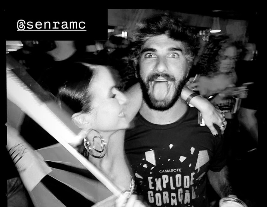 Hugo Moura curte o Carnaval com a namorada, Maria Clara Senra