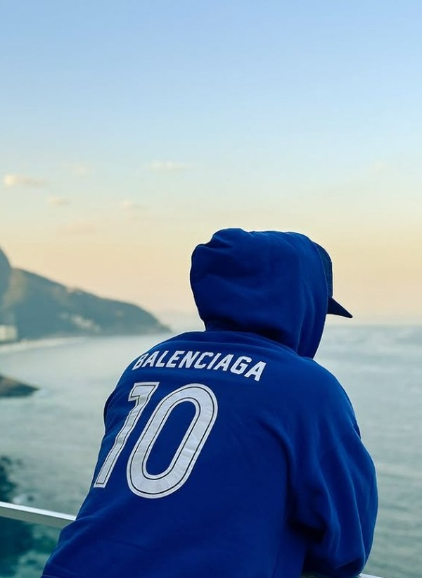 Zé Felipe posa em cenário paradisíaco do Rio de Janeiro